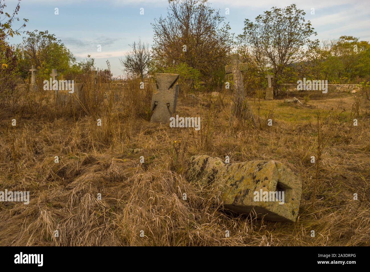Old cemetery grave graveyard tomb hi-res stock photography and images - Alamy