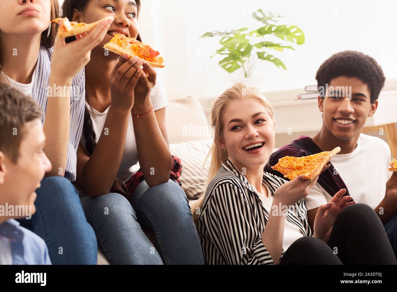 Diverse group guys girls hi-res stock photography and images - Alamy