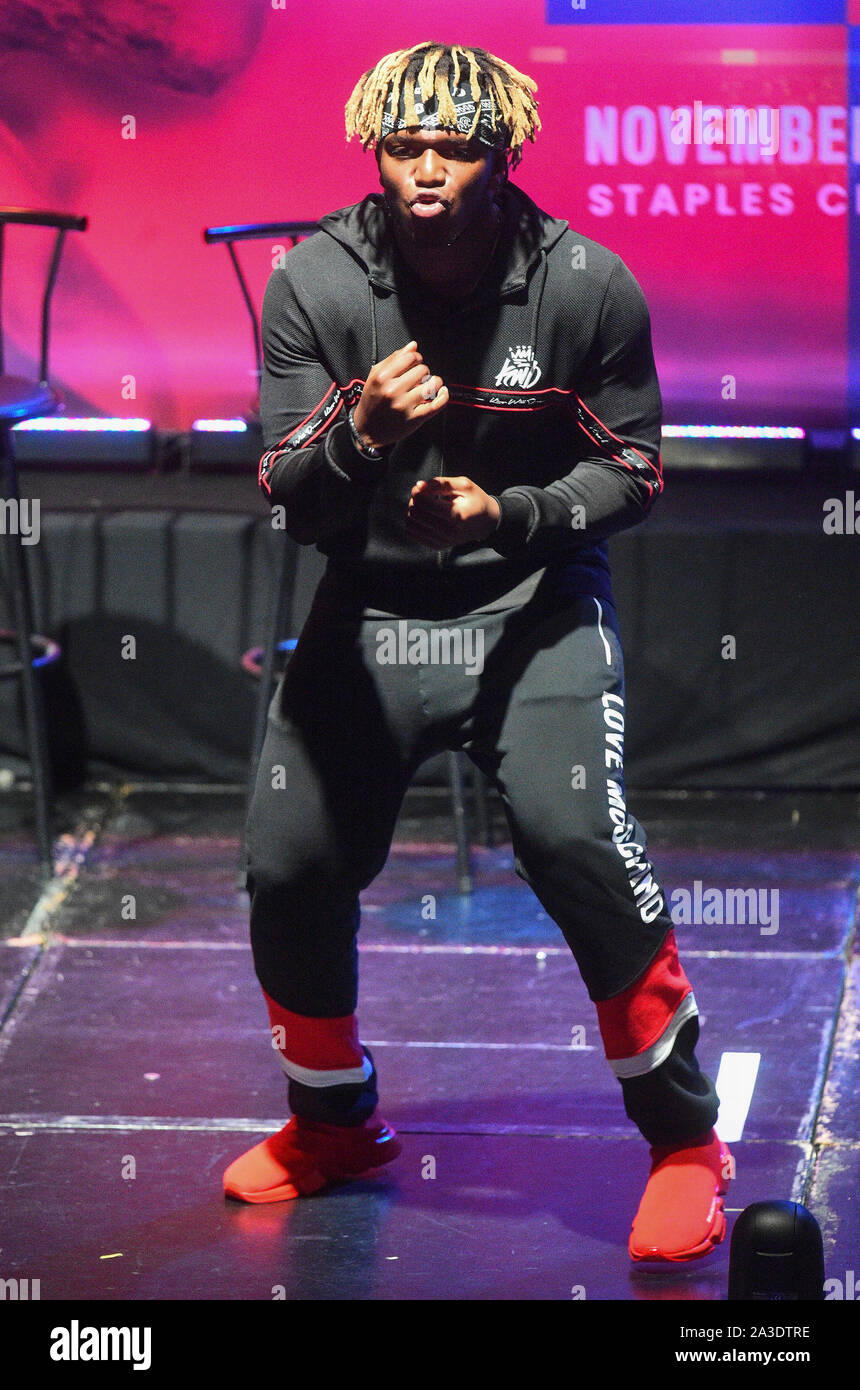 Ksi boxing hi-res stock photography and images - Alamy