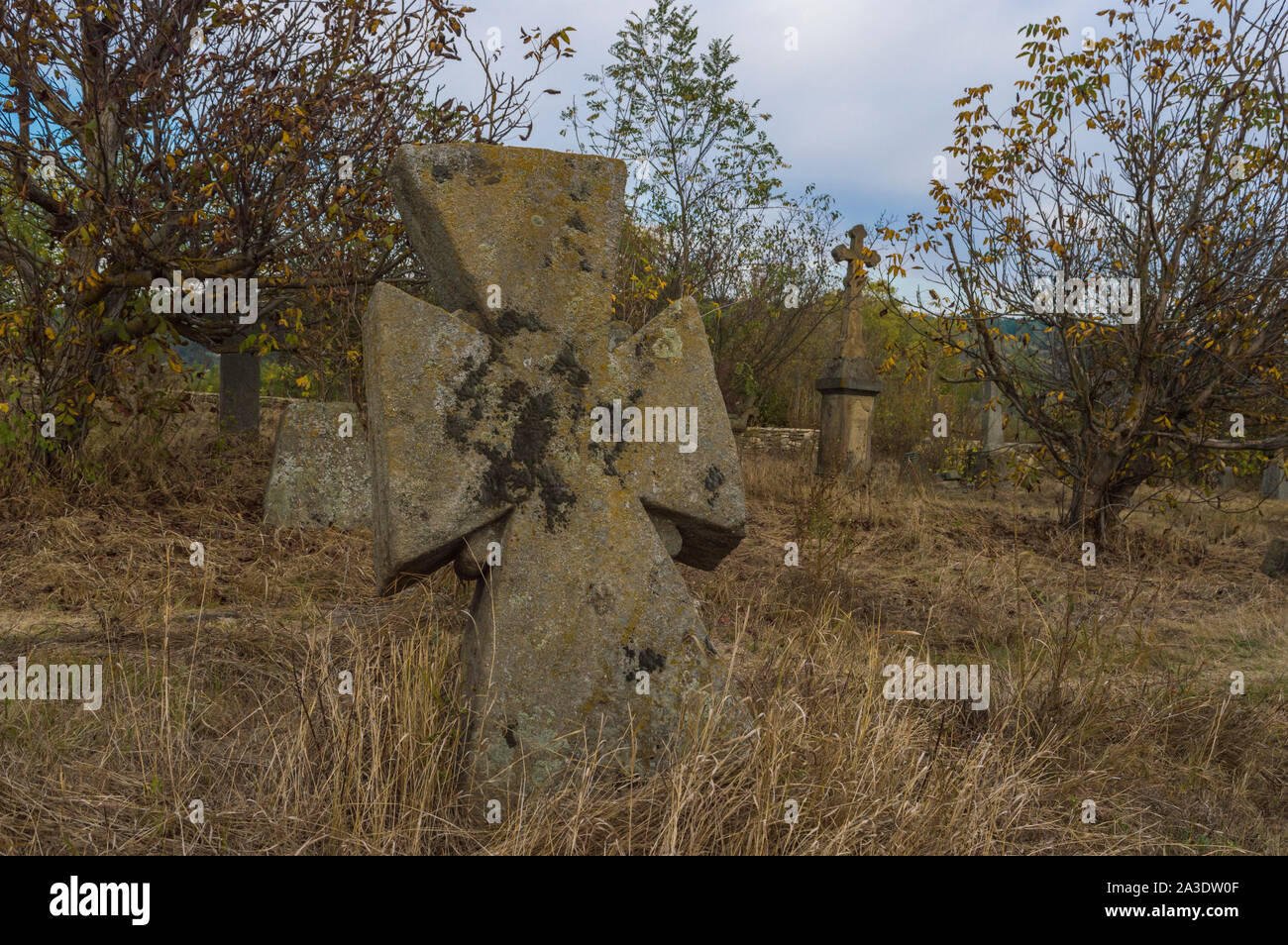 Antique grave markers hi-res stock photography and images - Alamy