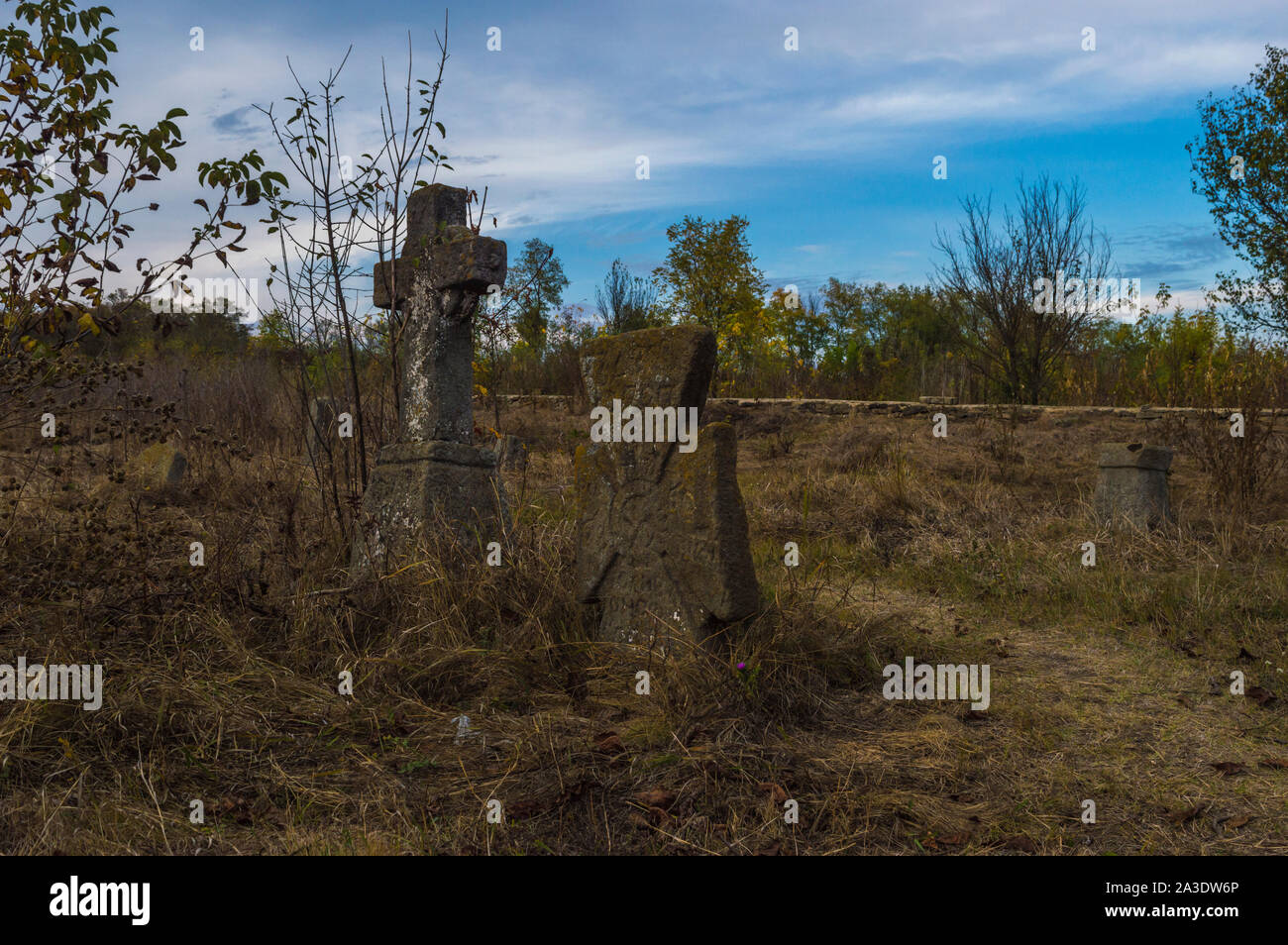 Abandoned cemetery hi-res stock photography and images - Alamy