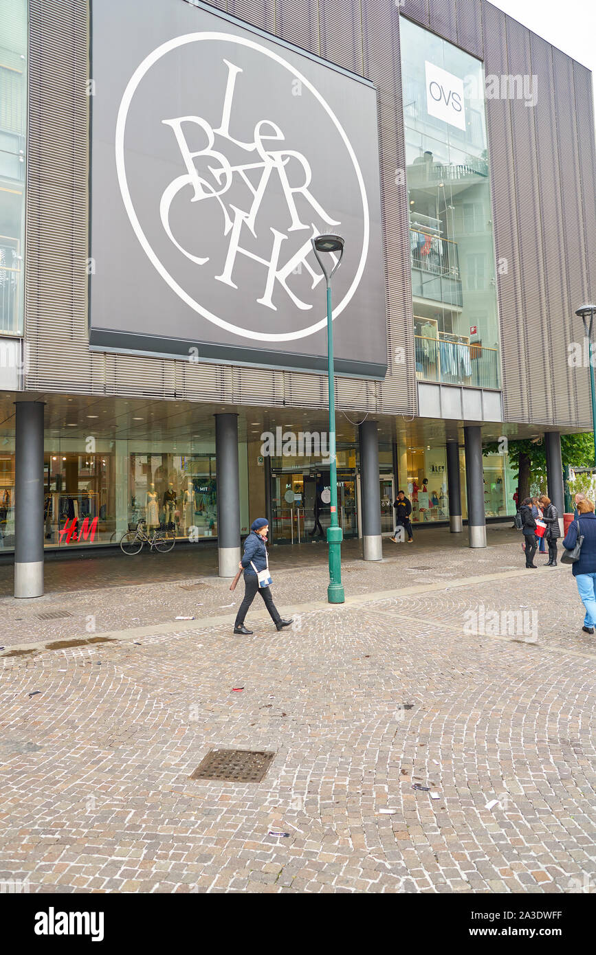 Coin store venice hi-res stock photography and images - Alamy