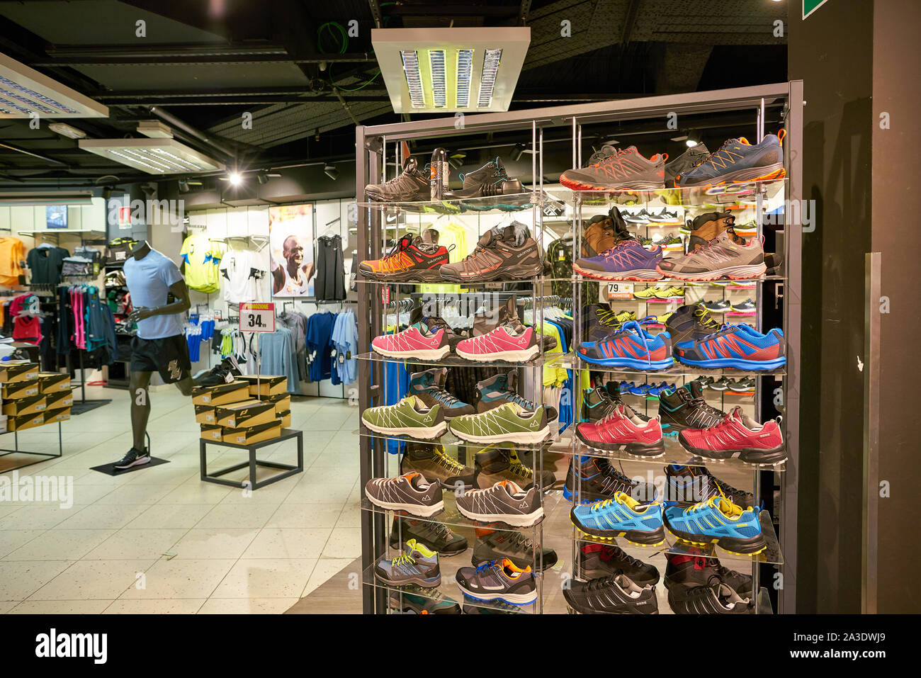 Department store interior layout hi-res stock photography and images ...
