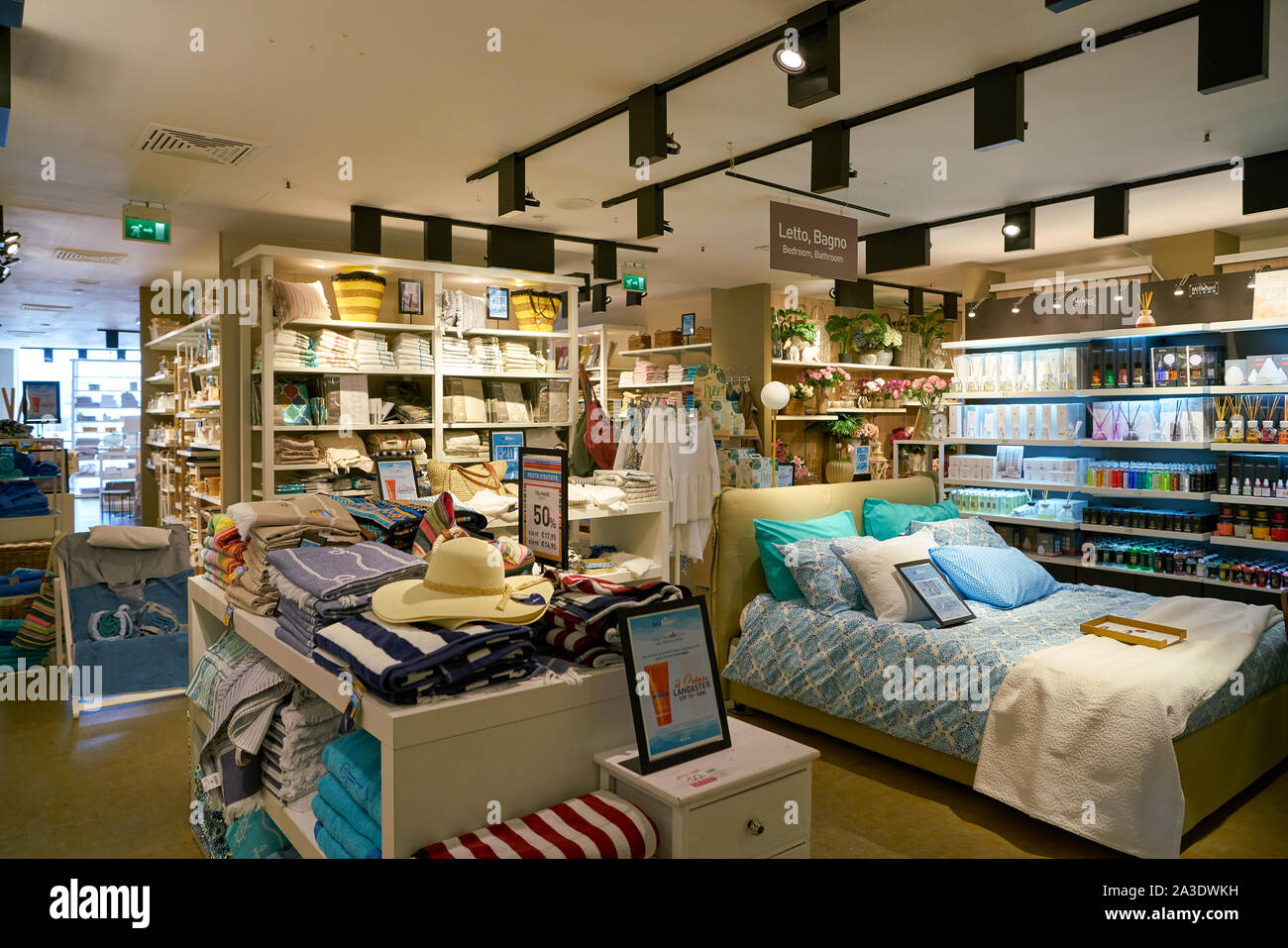 Coincasa shop hi-res stock photography and images - Alamy