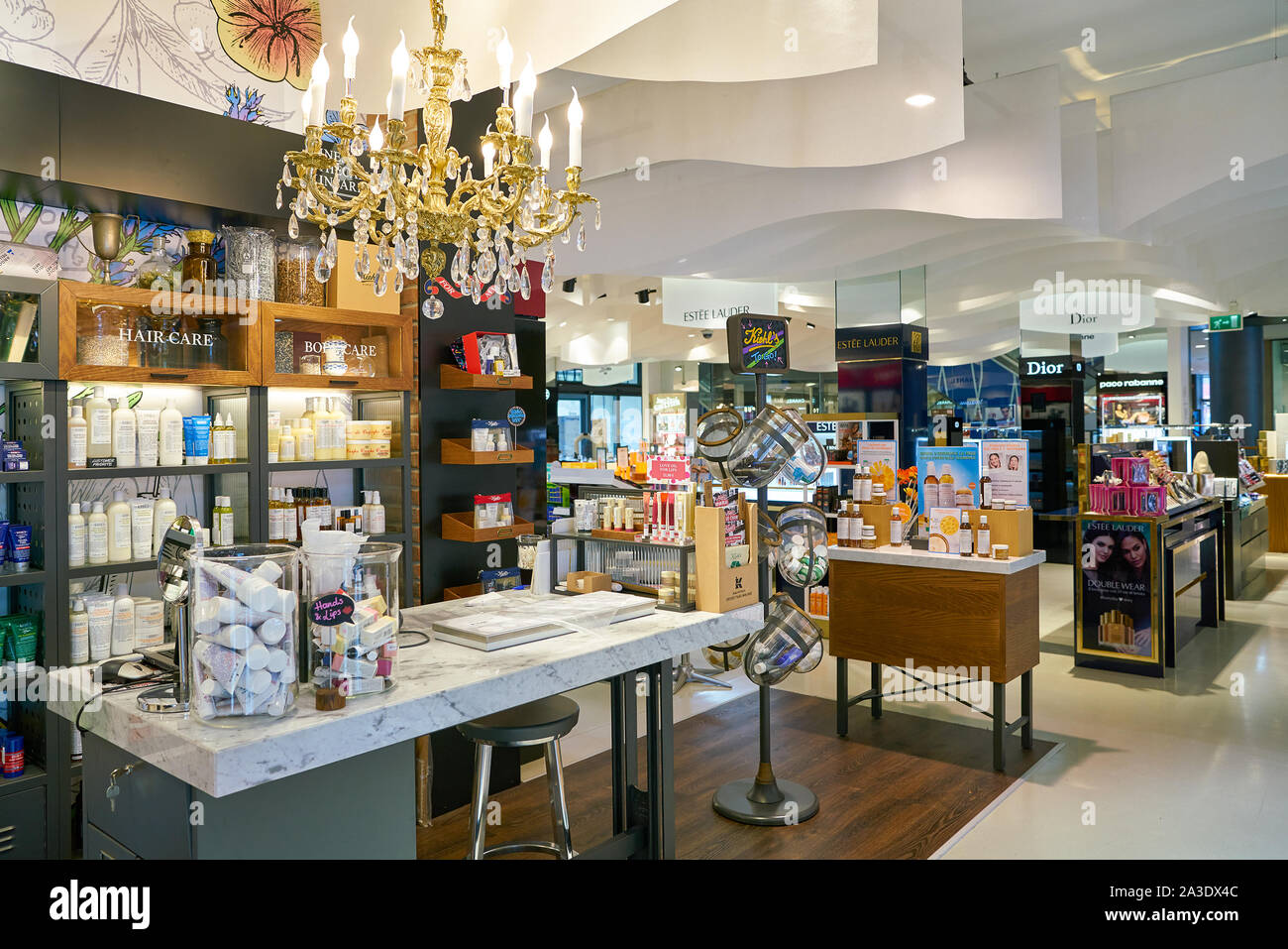 Department store interior layout hi-res stock photography and images ...
