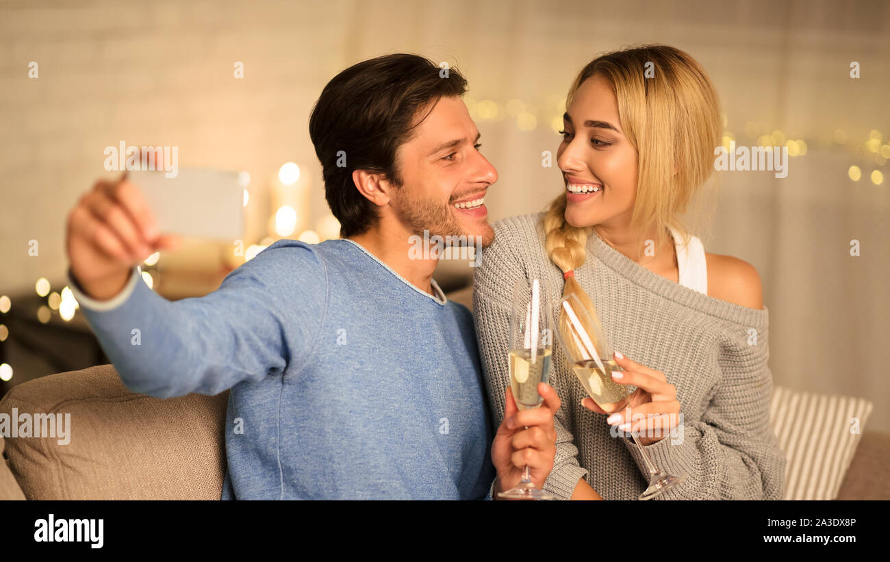 Couple celebrating anniversary hi-res stock photography and images - Alamy