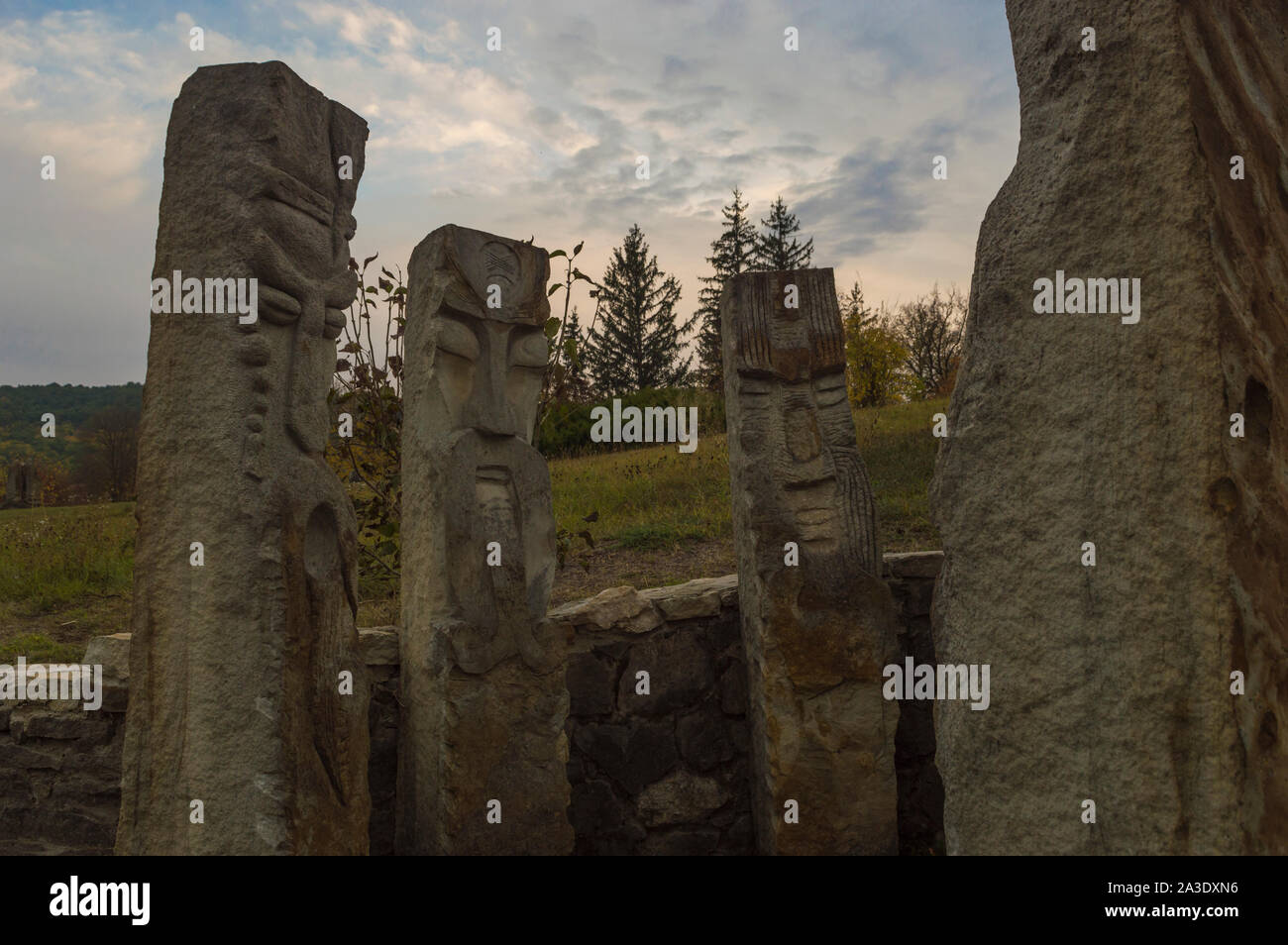 Stone idols hi-res stock photography and images - Alamy