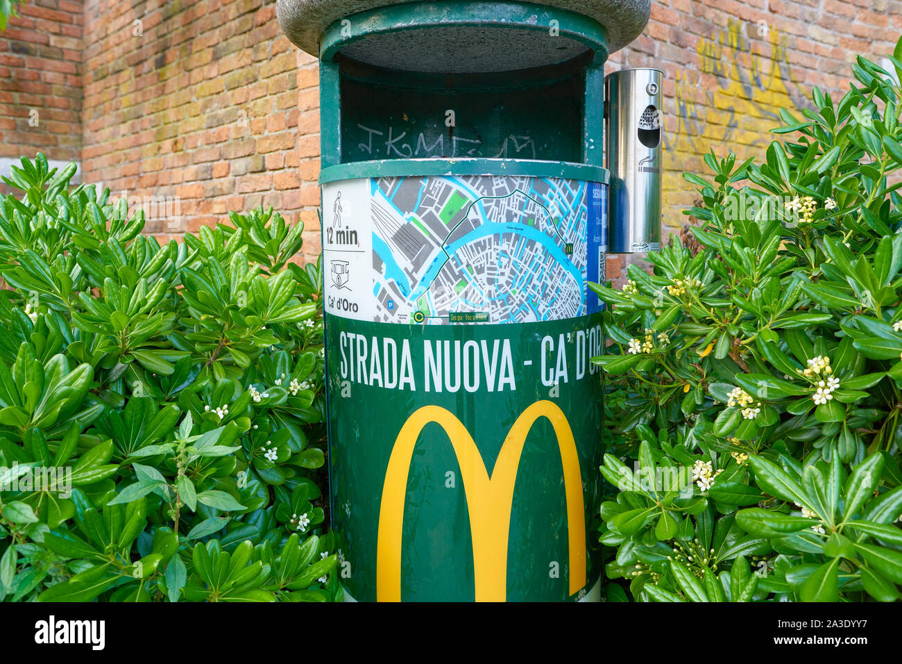 Mcdonalds food in bin hi-res stock photography and images - Alamy