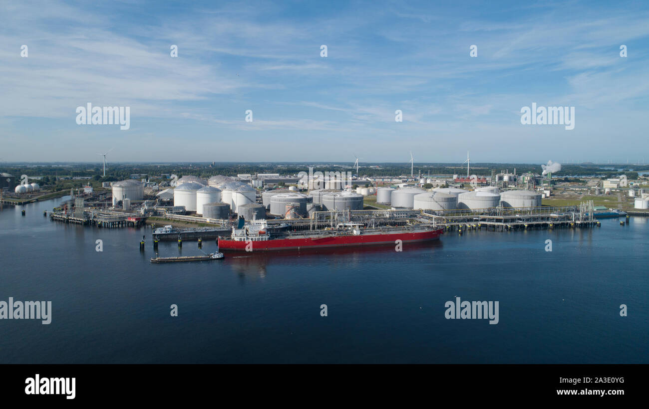 Port of Rotterdam. Botlek. Oil refinery plant from industry zone ...