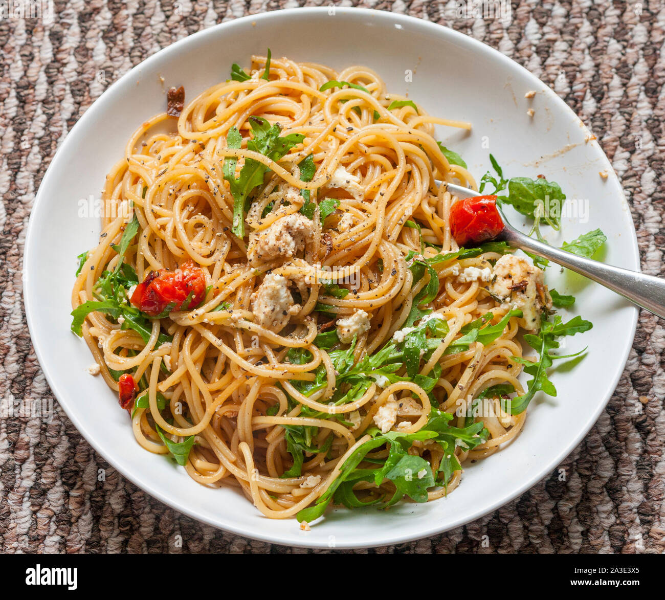 Ricotta, rocket and tomato spaghetti in a white dish Stock Photo - Alamy