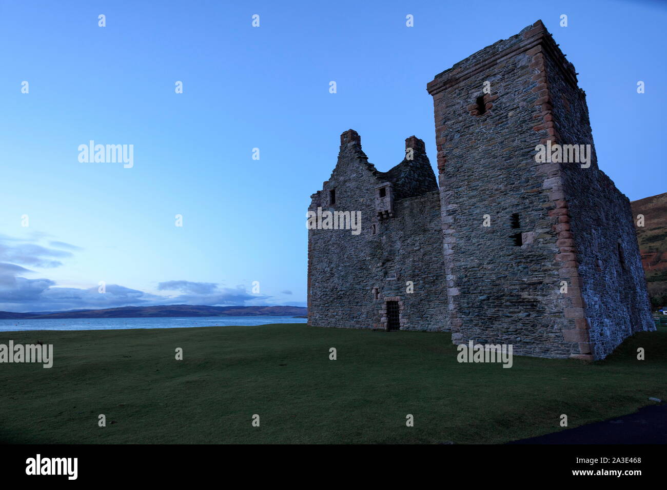 Lochranza Castle on a beautiful evening, westcoast at Isle of Arran ...