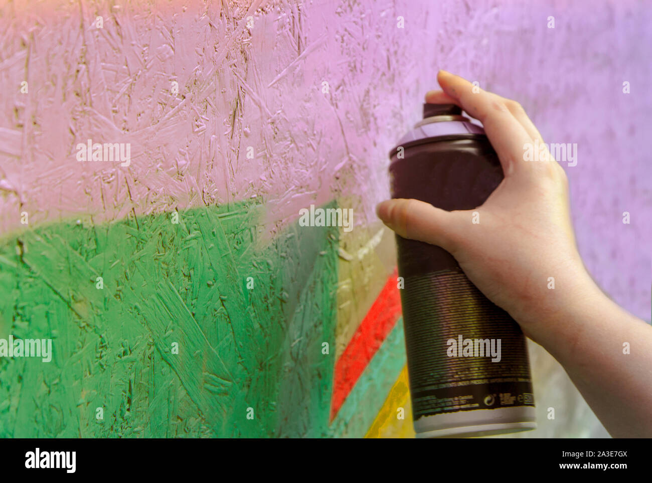 Male teen painting wall spray paint hi-res stock photography and images ...