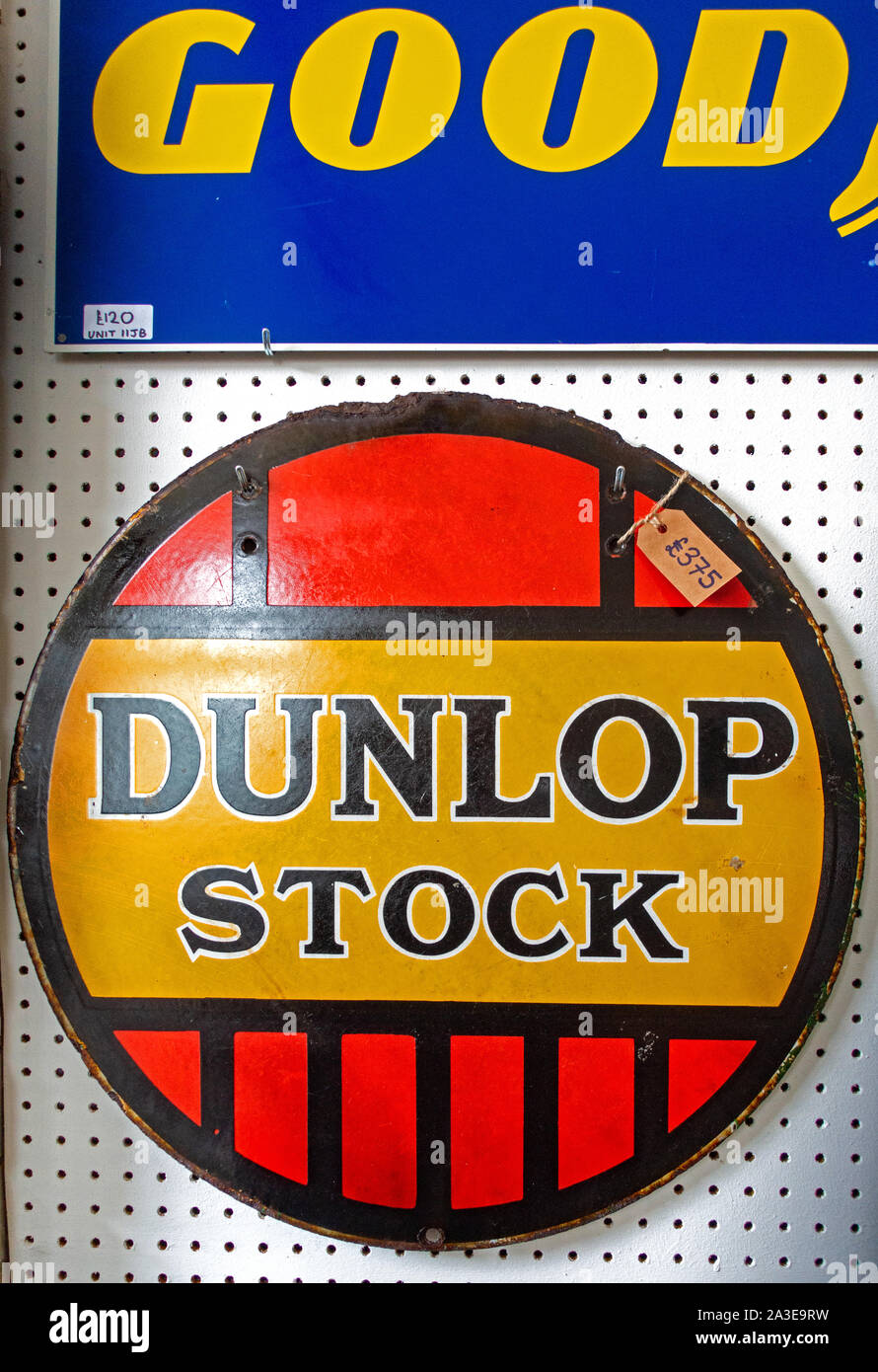 Dunlop tyre sign hi-res stock photography and images - Alamy