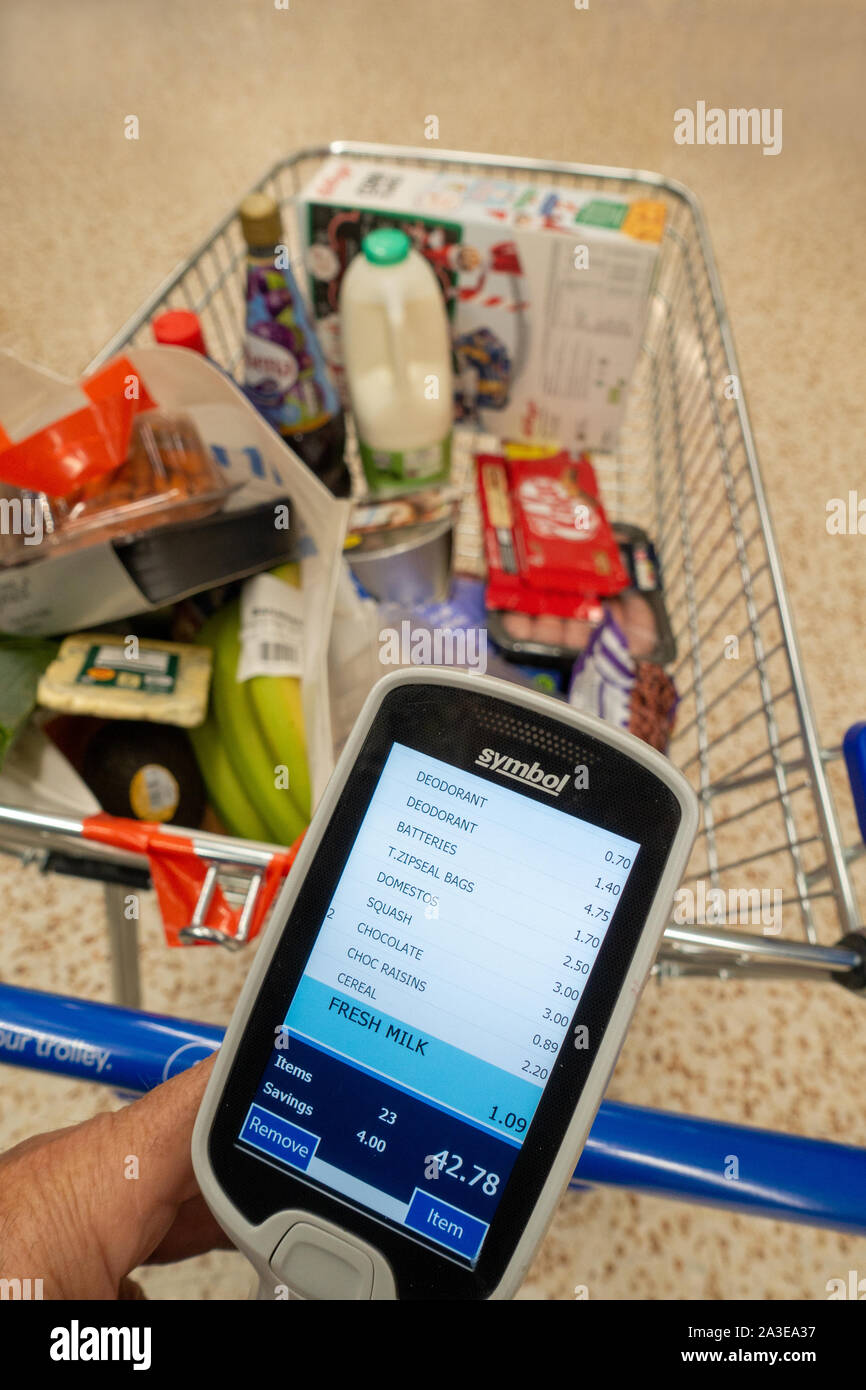 Tesco scan as you shop hi-res stock photography and images - Alamy