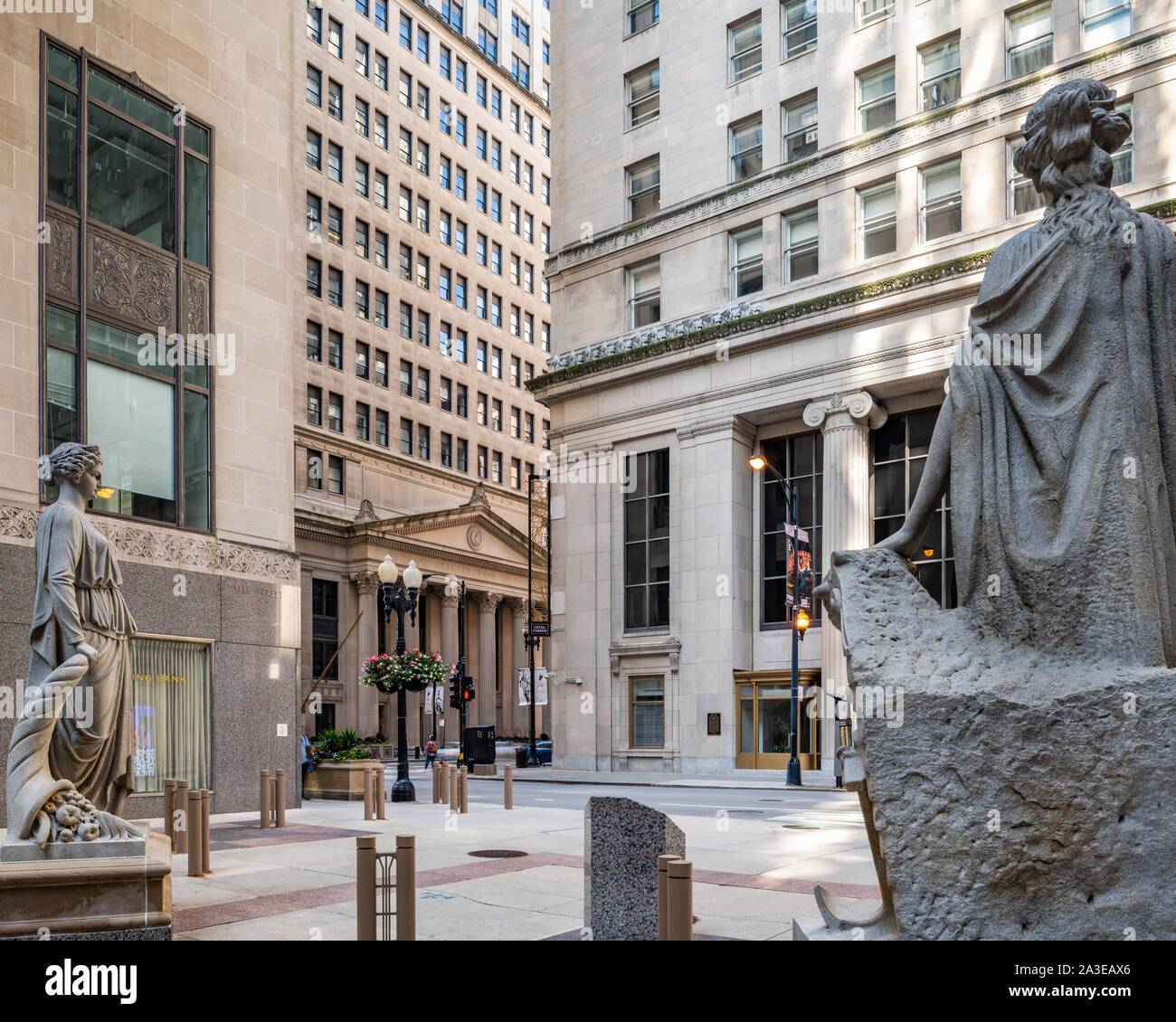 Financial district sculpture hi-res stock photography and images - Alamy