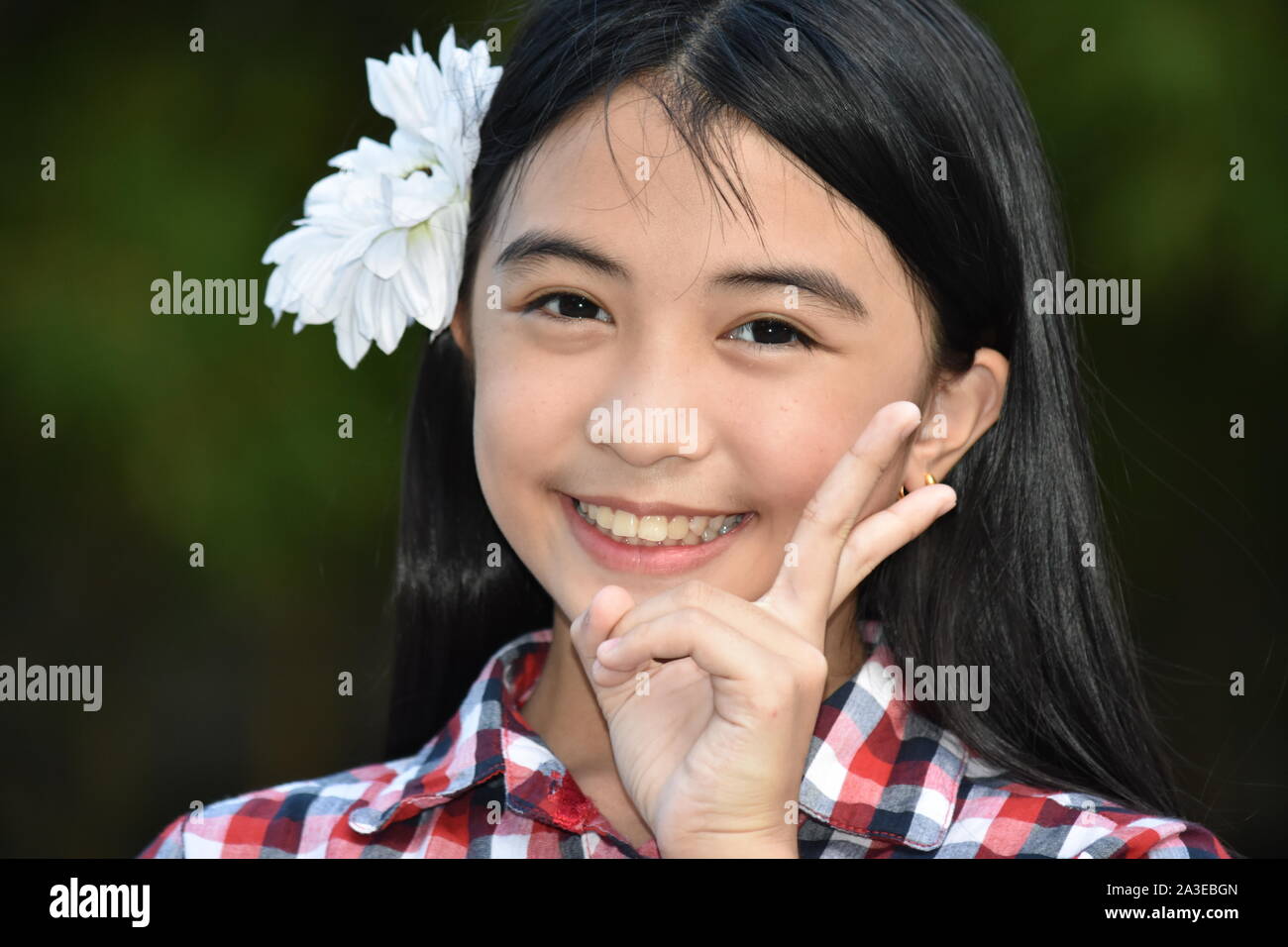 Flowers and kids hi-res stock photography and images - Alamy