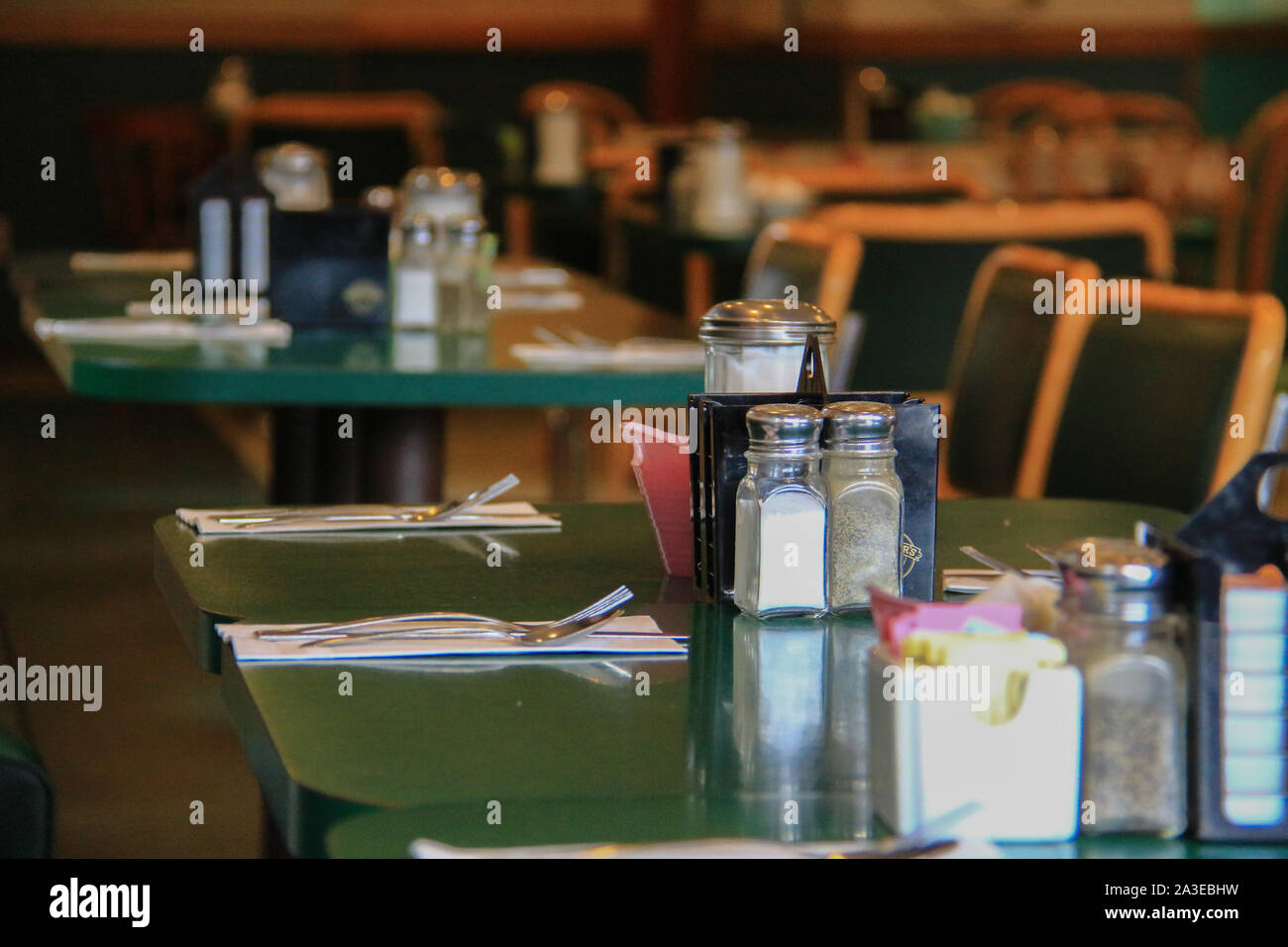 Sharing table restaurant hi-res stock photography and images - Alamy