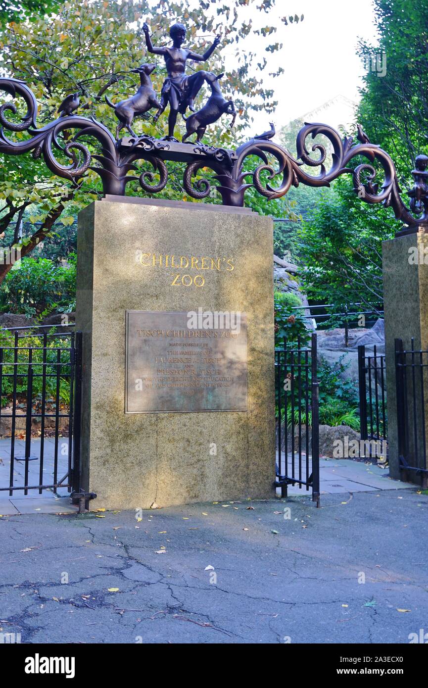 Central park zoo hi-res stock photography and images - Alamy