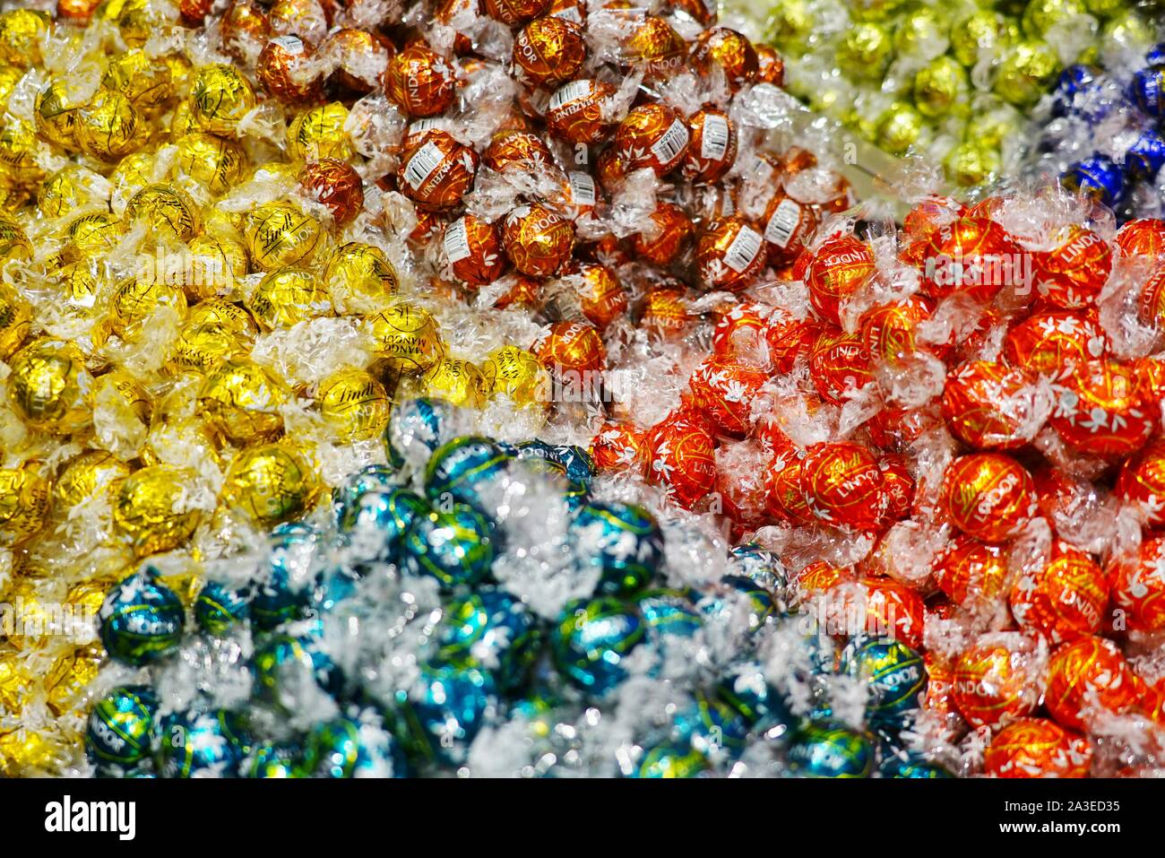 Lindor ball hi-res stock photography and images - Alamy