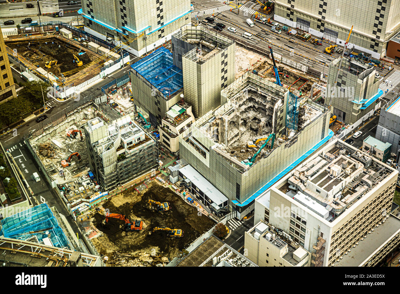 High-rise demolition in Tokyo, Demolishing-work on Skyscraper in Chuo ...