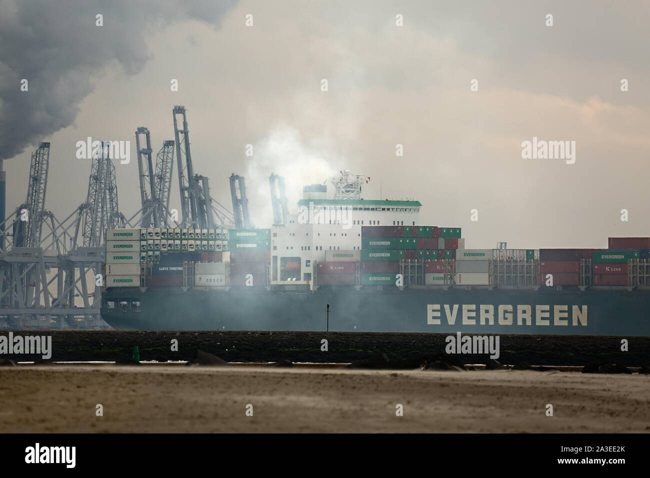 Ship exhaust hi-res stock photography and images - Alamy