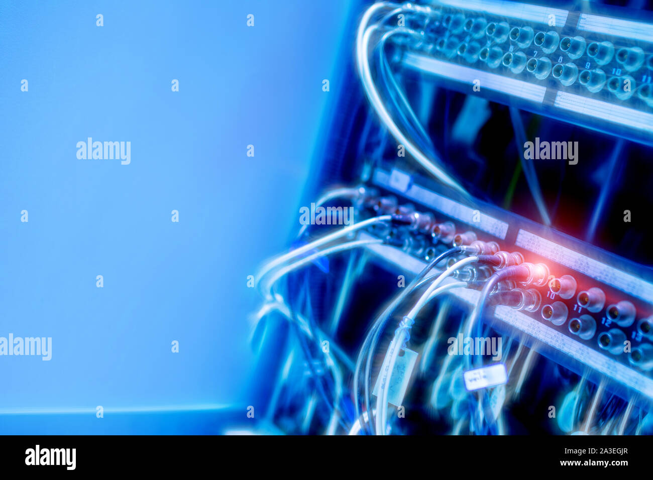 types of network cables with the ability to receive and transmit ...