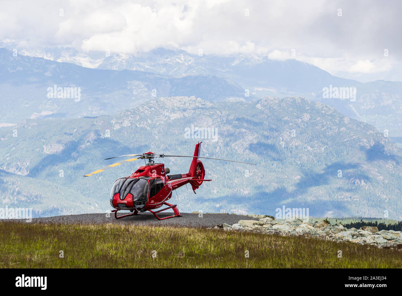 Red helicopter hi-res stock photography and images - Alamy