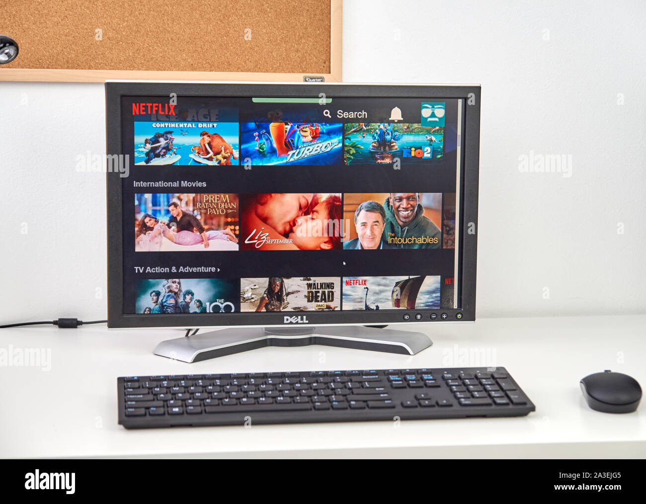 Netflix screen hi-res stock photography and images - Alamy