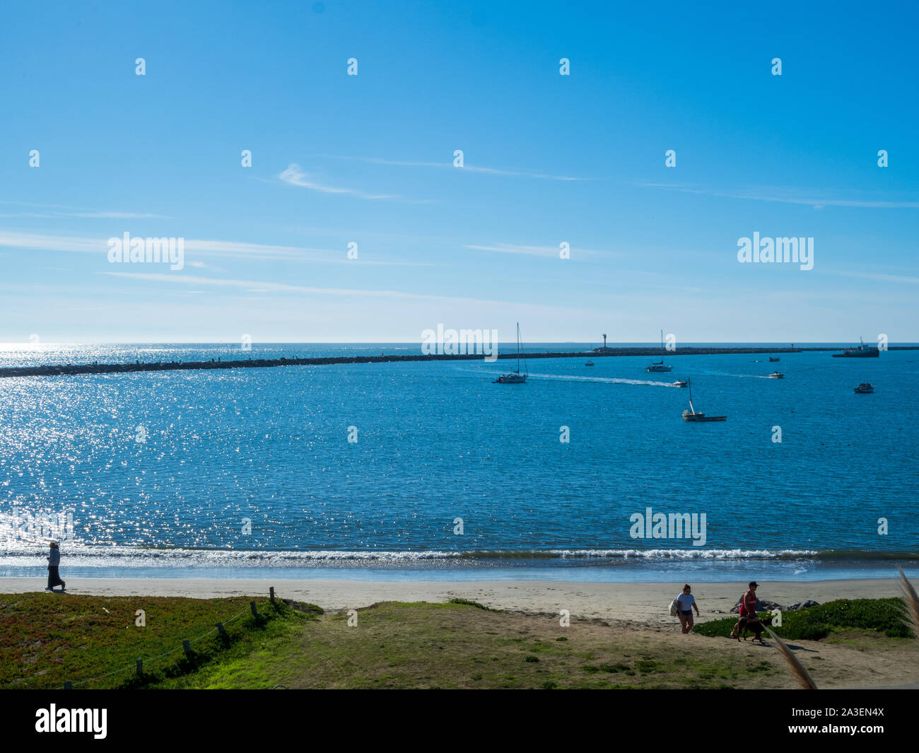 Tourists walking along boats hi-res stock photography and images - Alamy