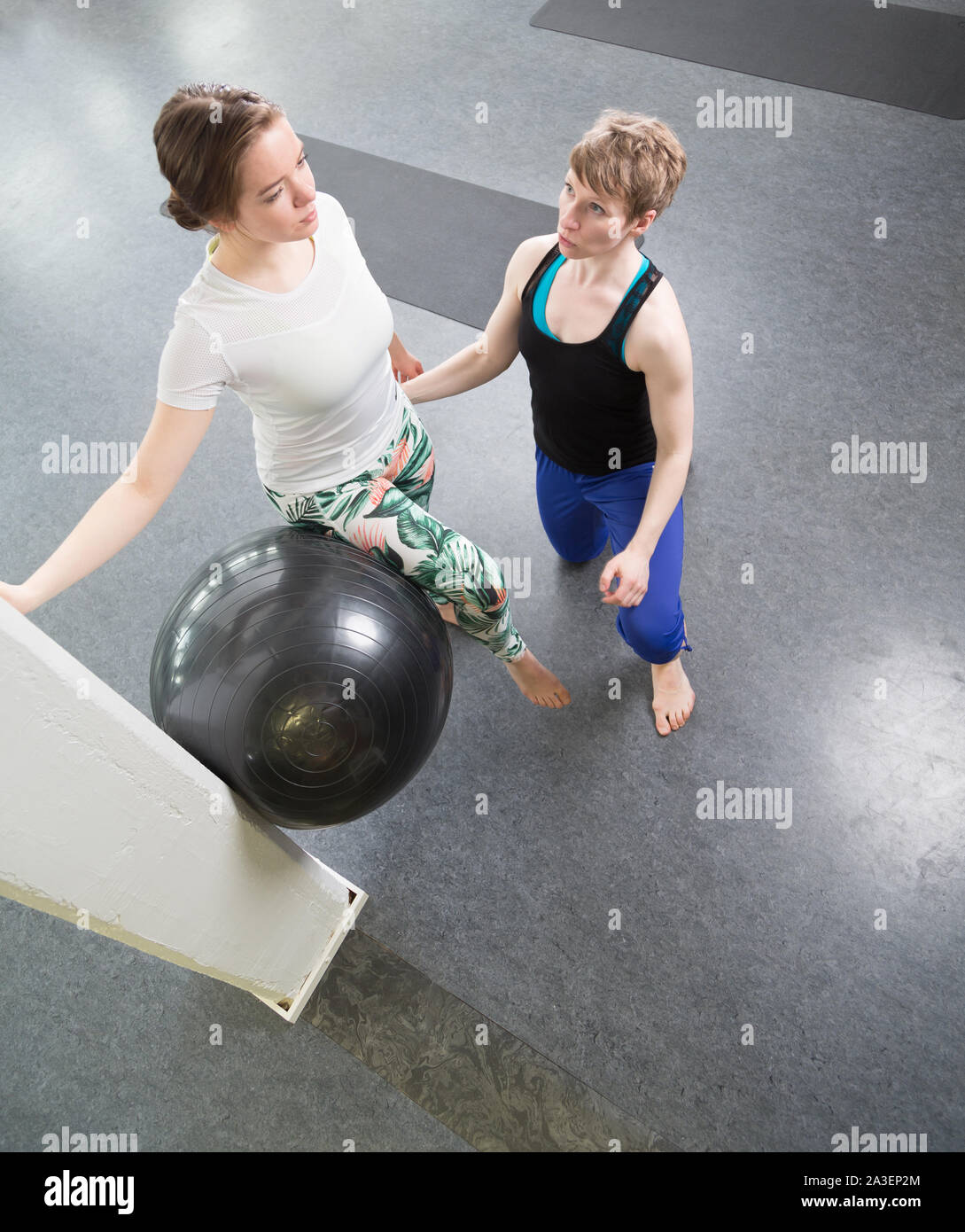 Personal trainer coaching a woman client Stock Photo - Alamy