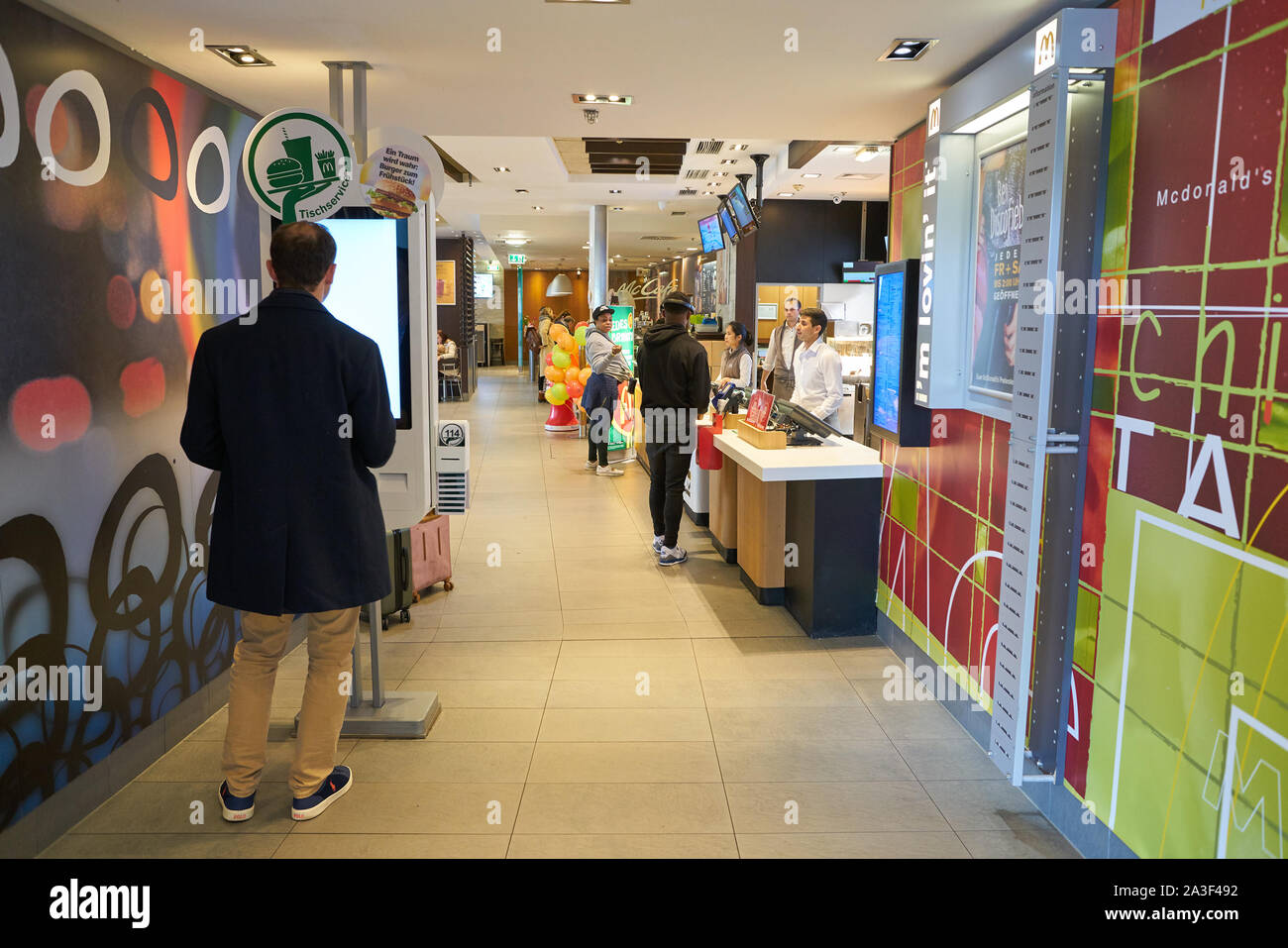 Mcdonalds restaurant in vienna hi-res stock photography and images - Alamy