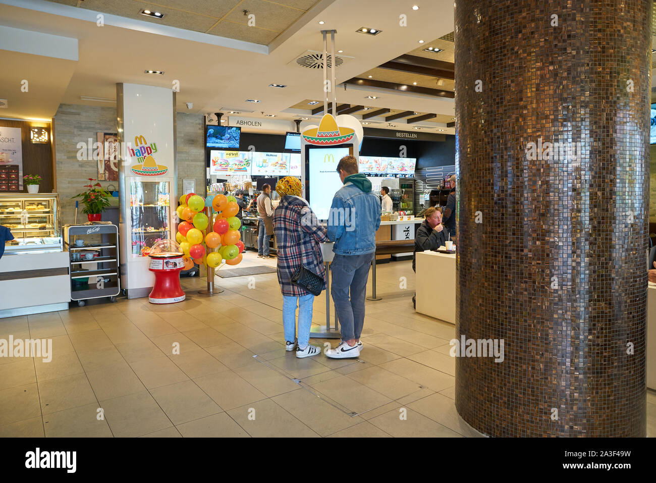 Mcdonalds restaurant in vienna hi-res stock photography and images - Alamy