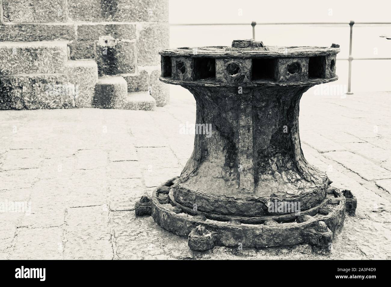 Ships capstan hi-res stock photography and images - Alamy