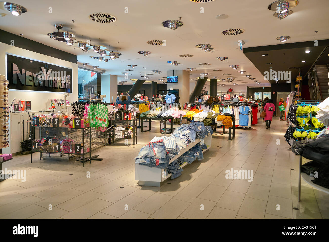 Wien Mitte The Mall High Resolution Stock Photography and Images - Alamy