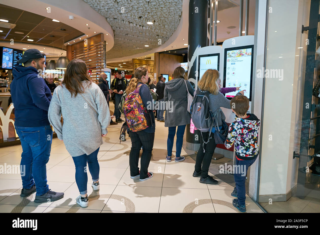 Mcdonalds Wien High Resolution Stock Photography and Images - Alamy