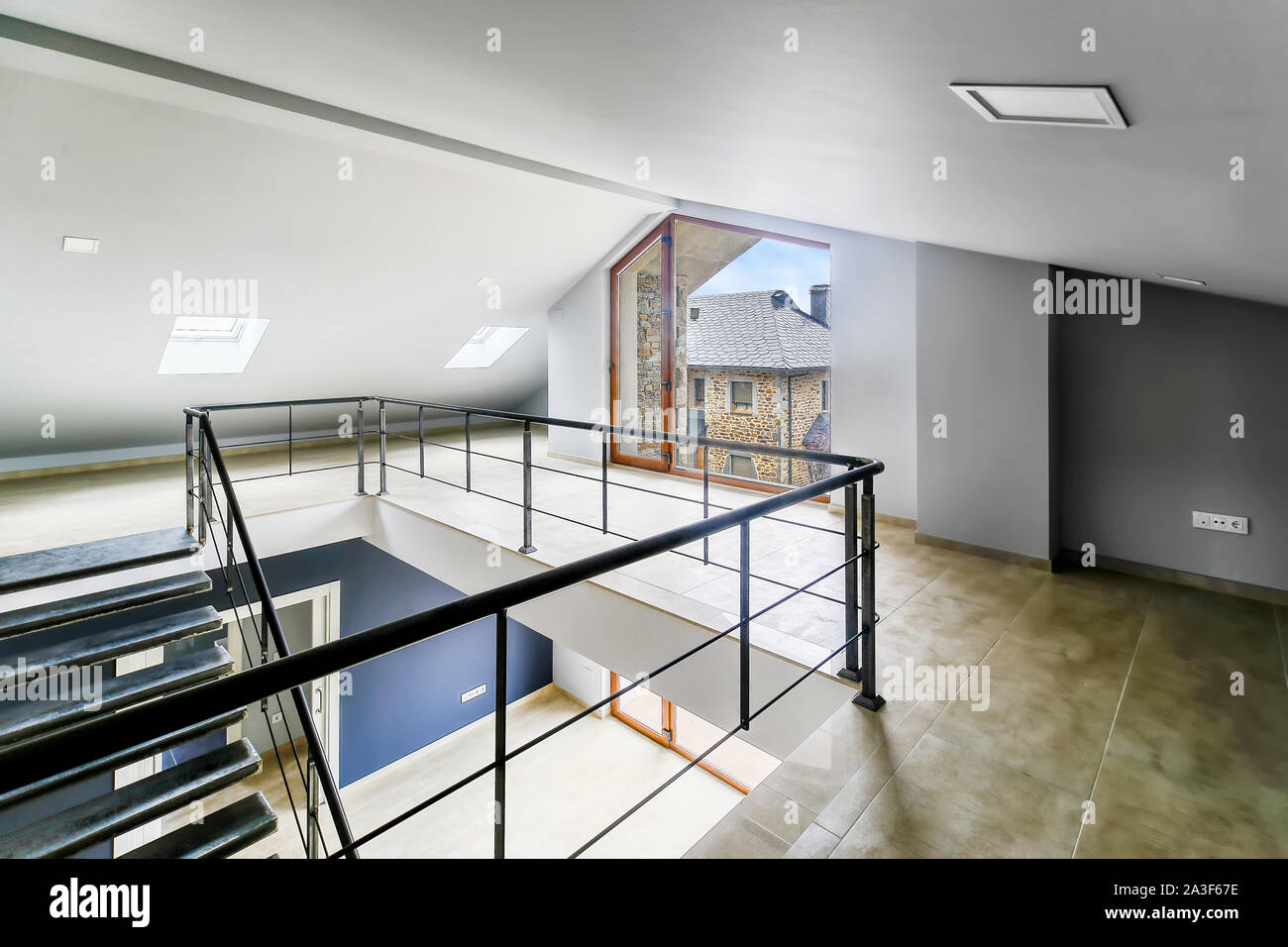 Empty attic hi-res stock photography and images - Alamy