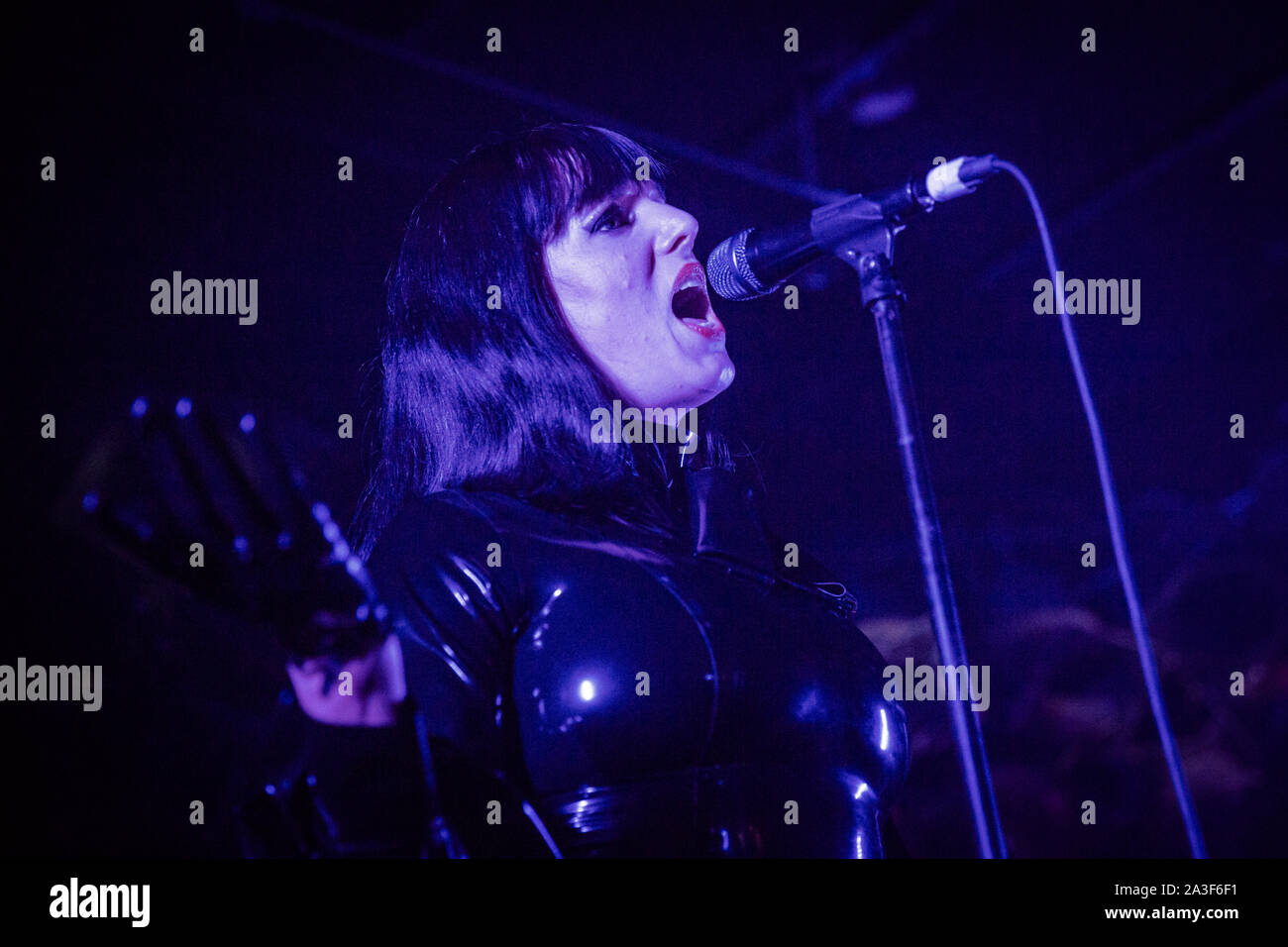 Pop singer louise hi-res stock photography and images - Alamy
