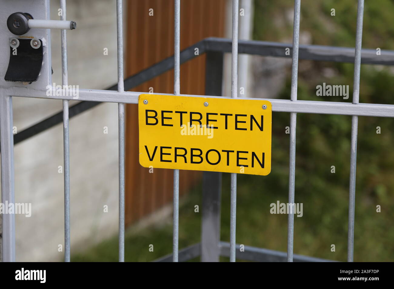 Yellow metal door sign - Do Not Enter Stock Photo - Alamy