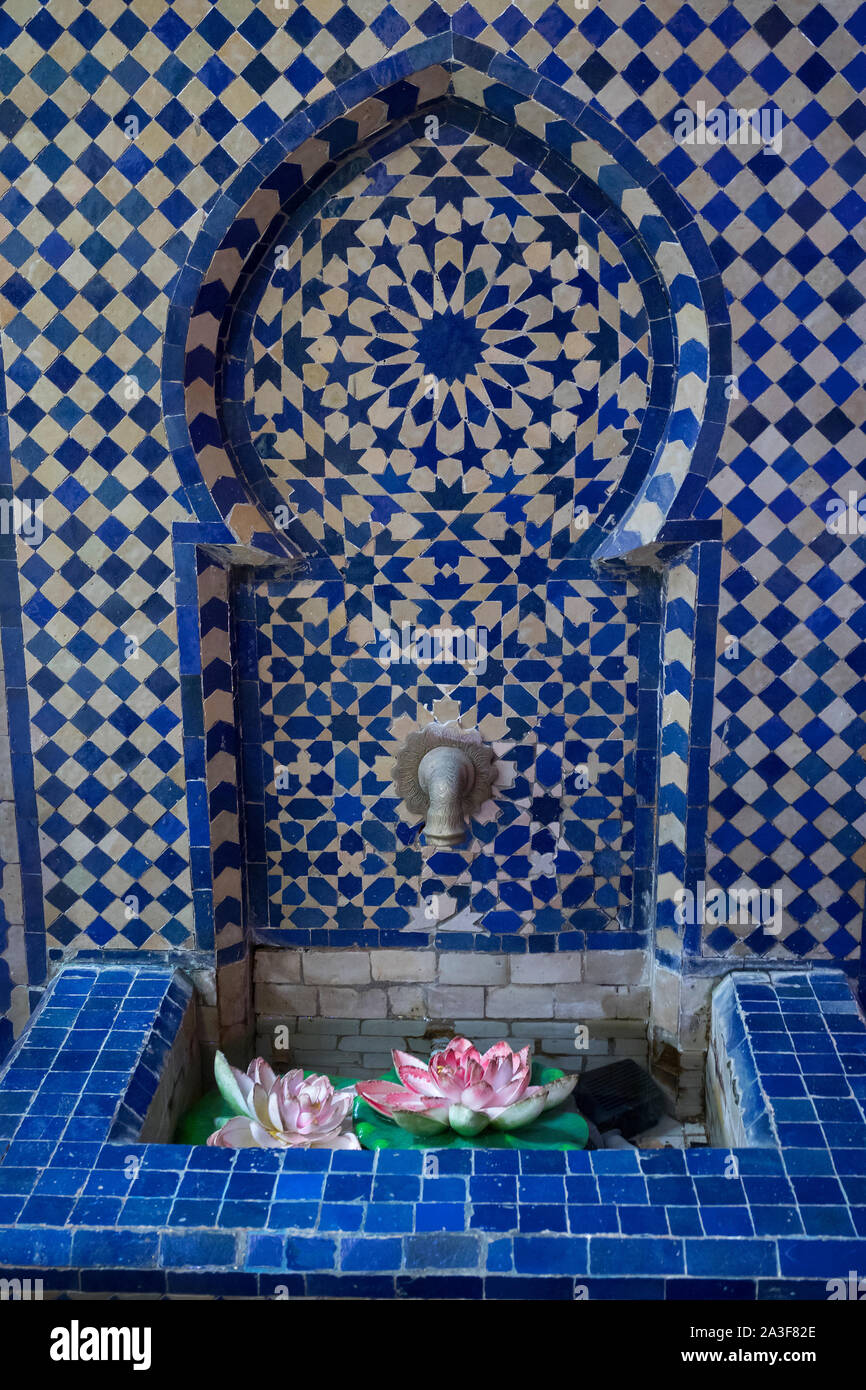 Beautiful water fountain decorated with moroccan tiles in Asilah ...
