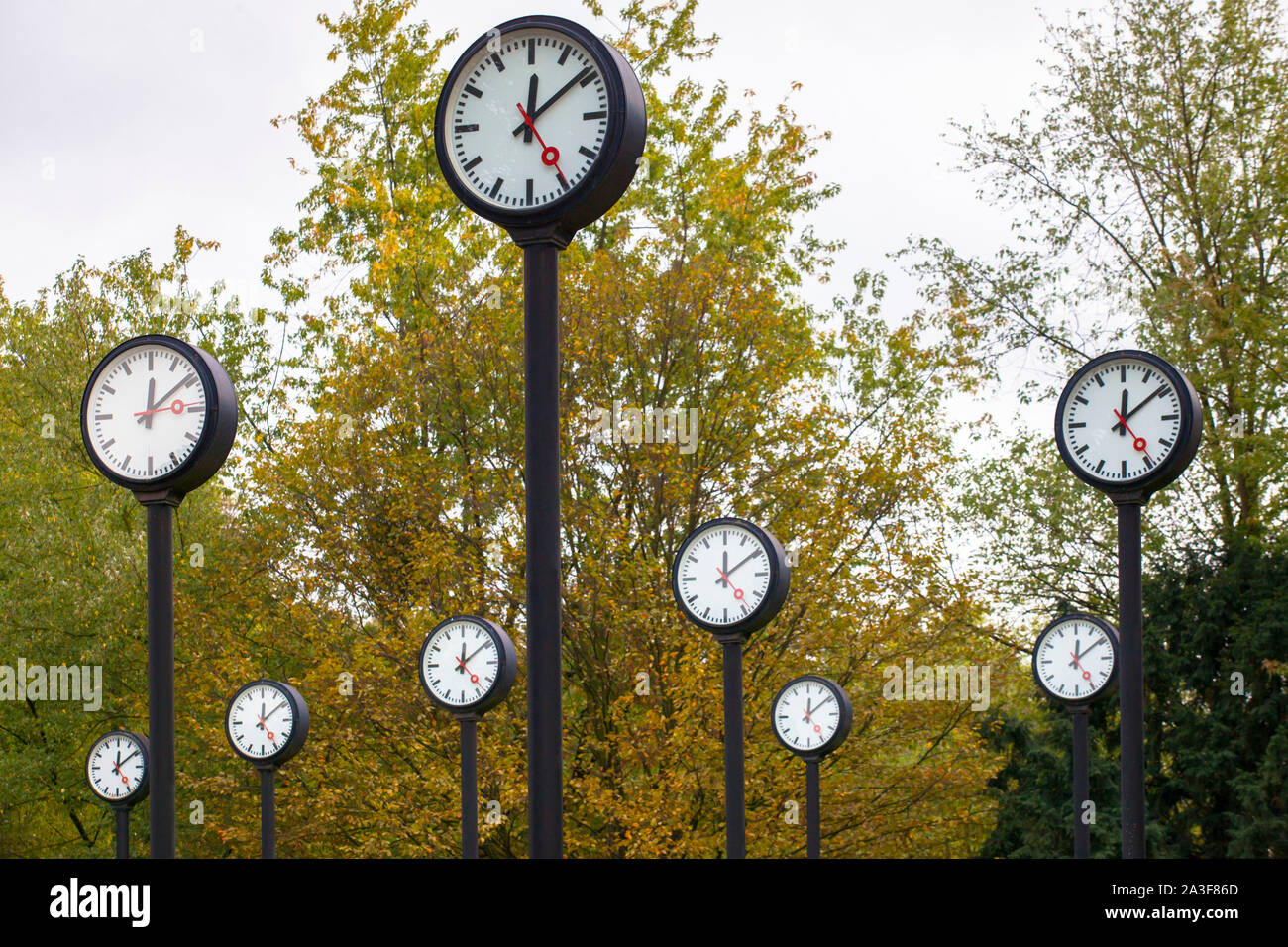 clock installation "Zeitfeld" by Klaus Rinke in the Volksgarden ...