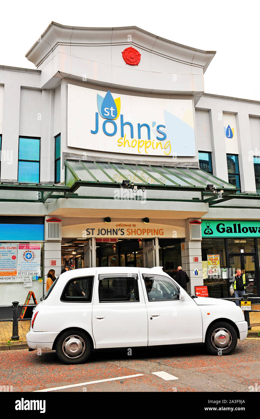 St johns shopping centre hi-res stock photography and images - Alamy
