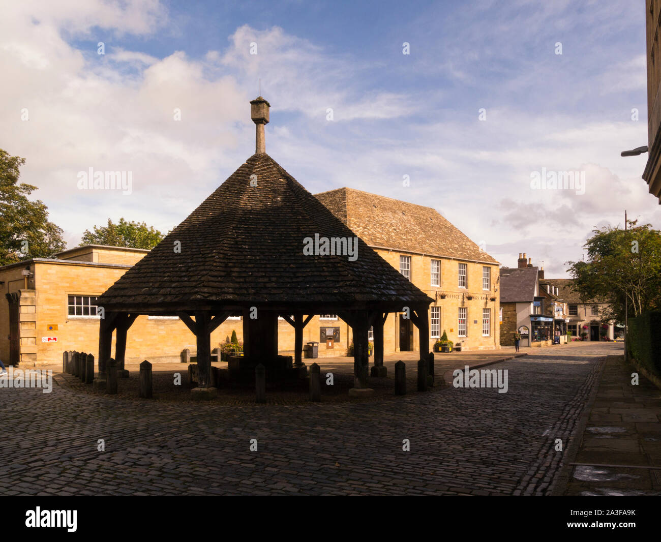 Octagonal stone structure hi-res stock photography and images - Alamy