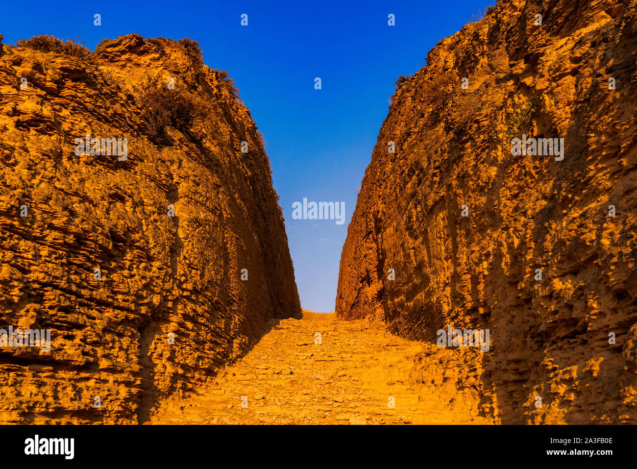 Narrow gate hi-res stock photography and images - Alamy