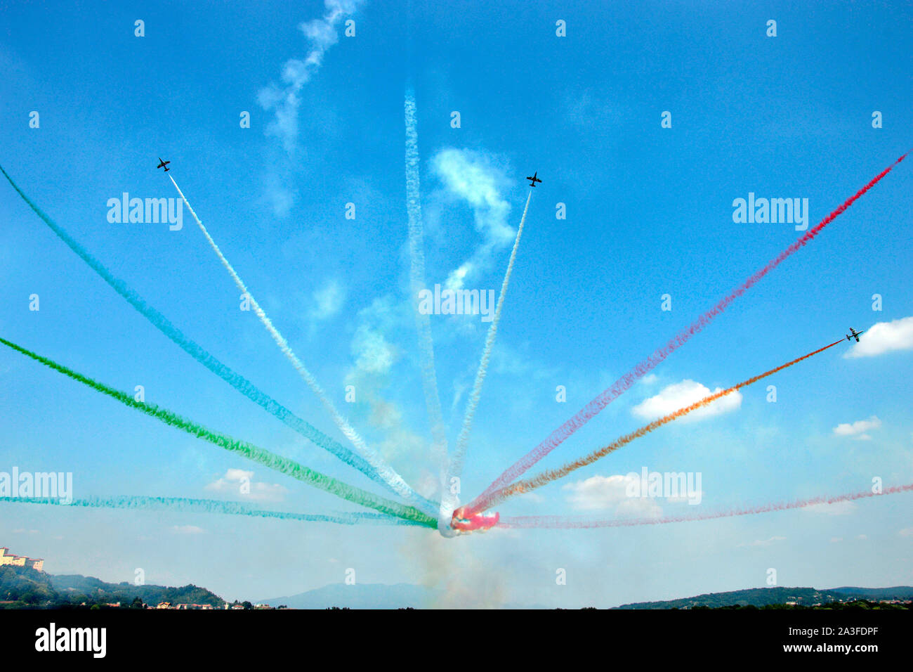 Italy tricolor arrows airplane hi-res stock photography and images - Alamy