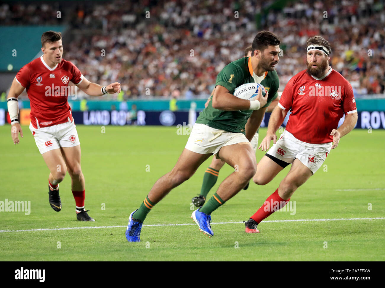 South Africa's Damian de Allende scores his first try during the 2019 ... South Africa's Damian de Allende scores his first try during the 2019 ...