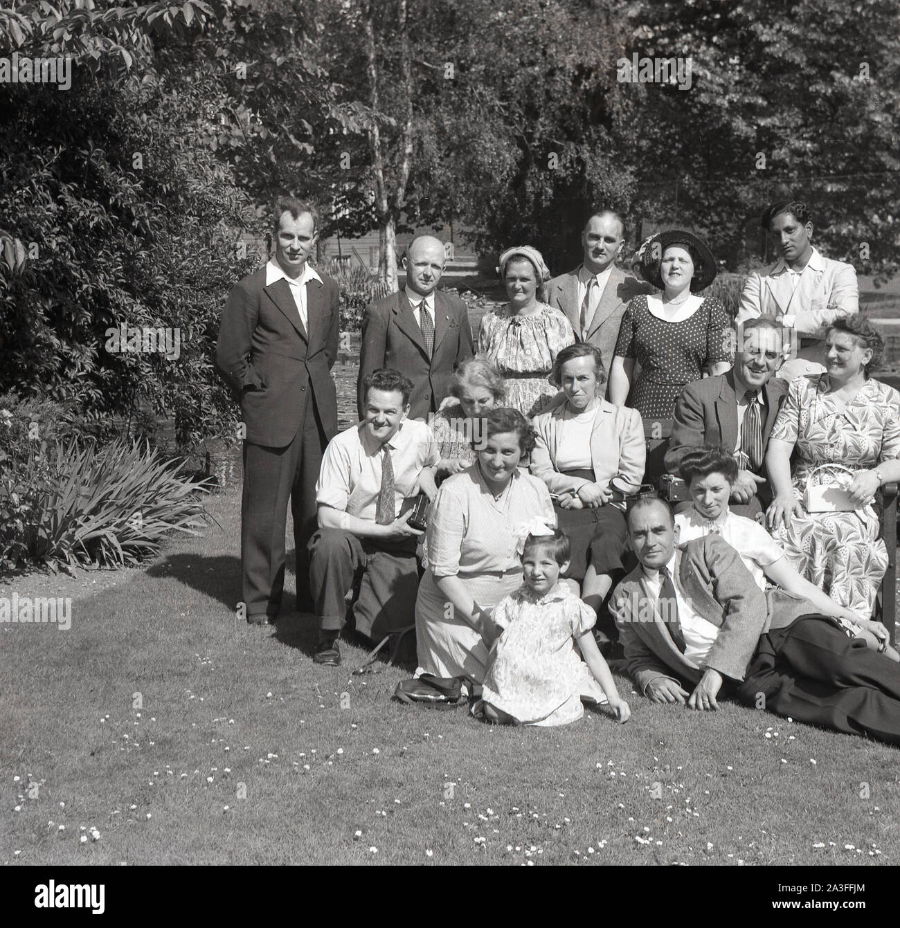 1950s, historical, group family picture, Cambridge, England, UK ...