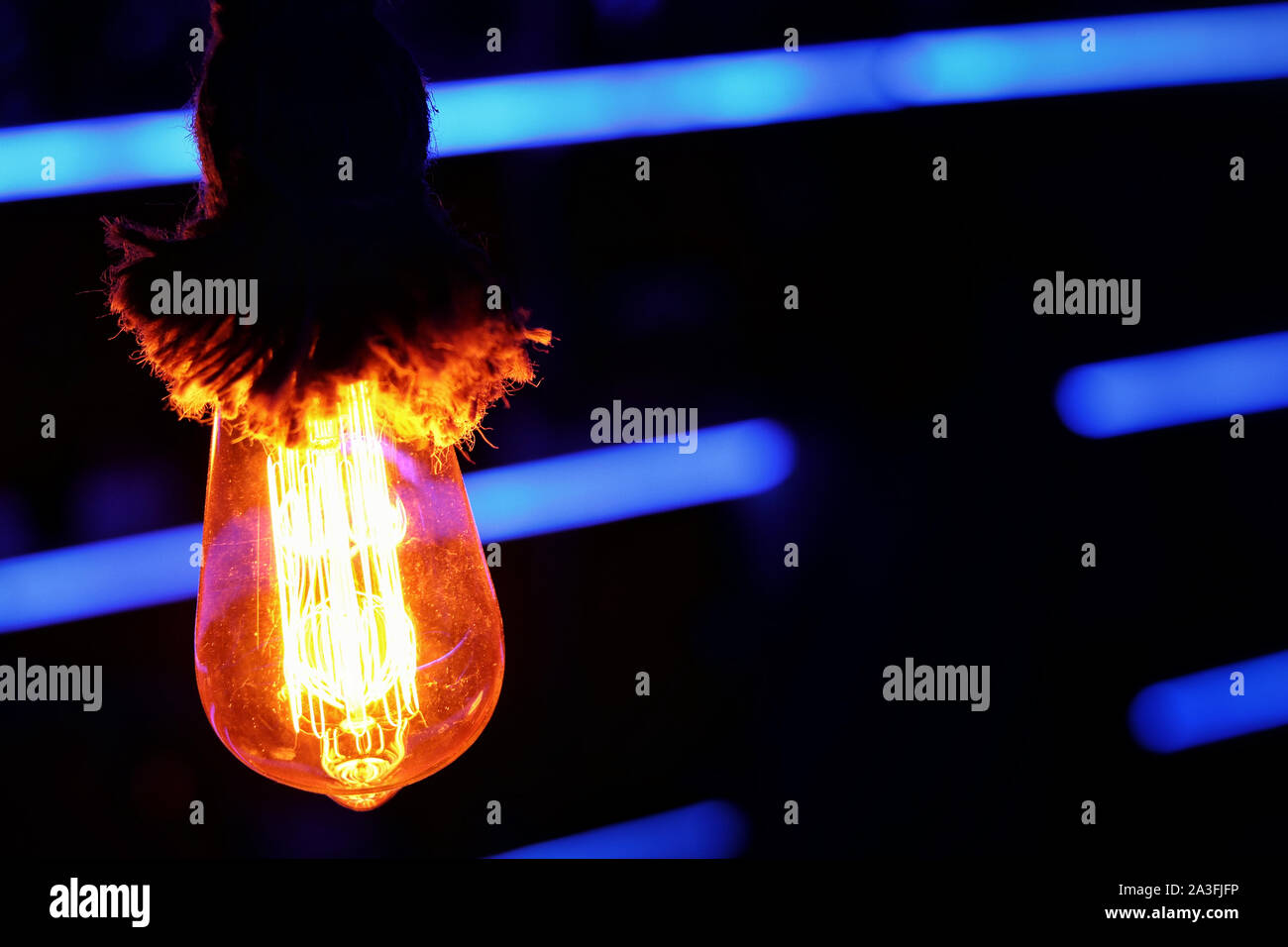 Filaments in a warm filament bulb Stock Photo - Alamy