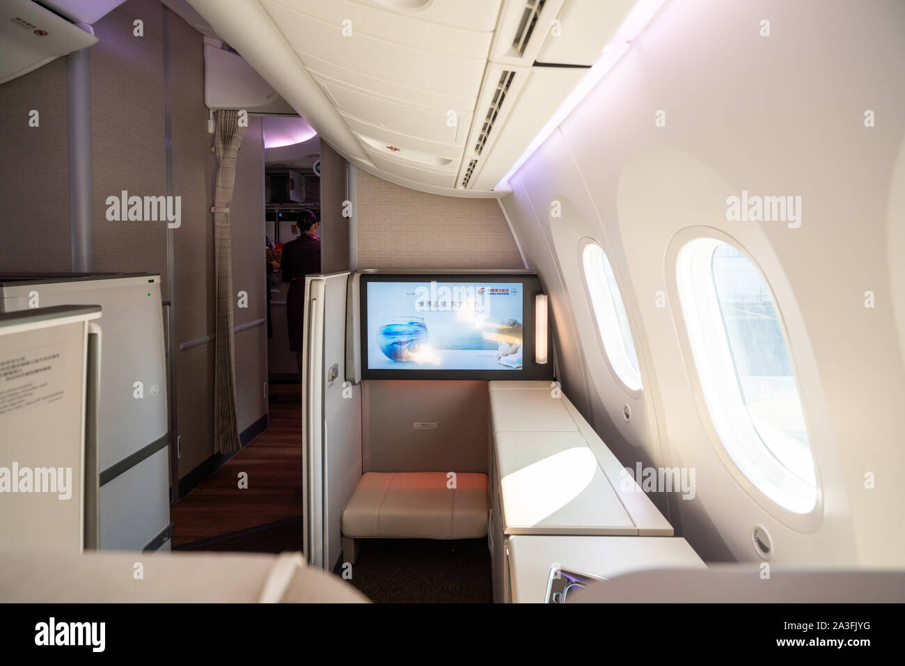 Boeing 787 9 dreamliner interior hi-res stock photography and images ...