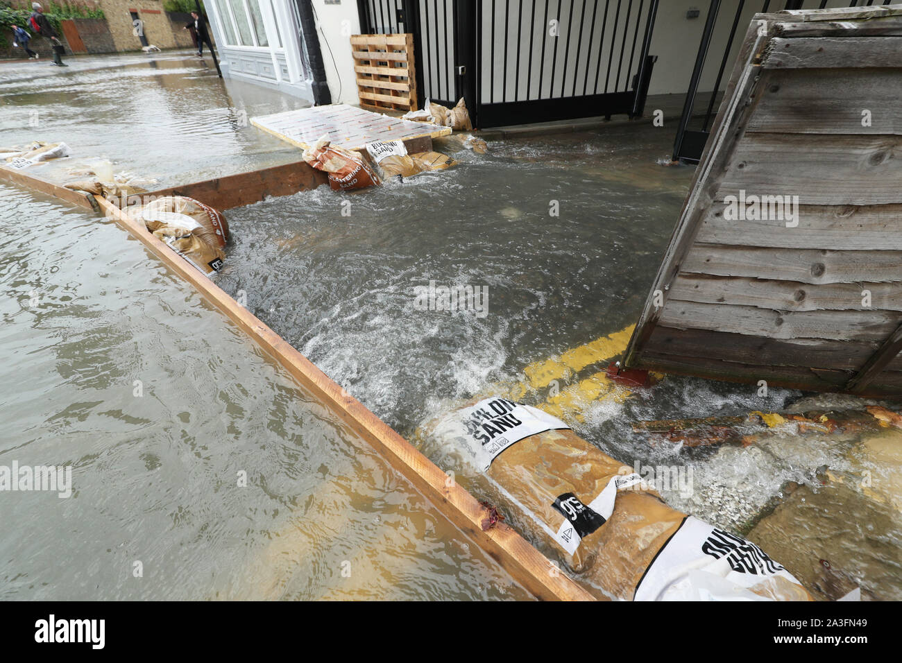 Stop floodwater on hi-res stock photography and images - Alamy