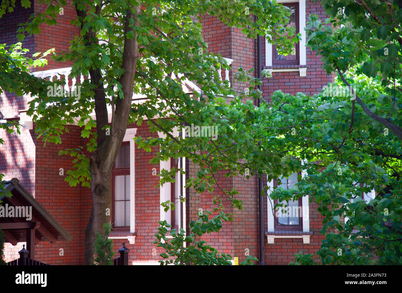 Suburban architecture hi-res stock photography and images - Alamy